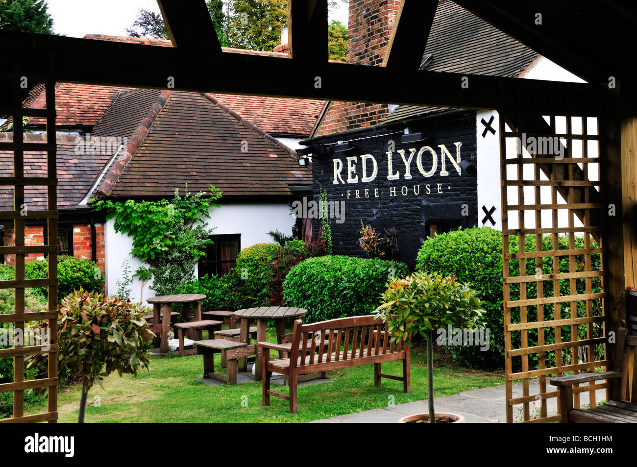 Pub exterior hi-res stock photography and images - Alamy