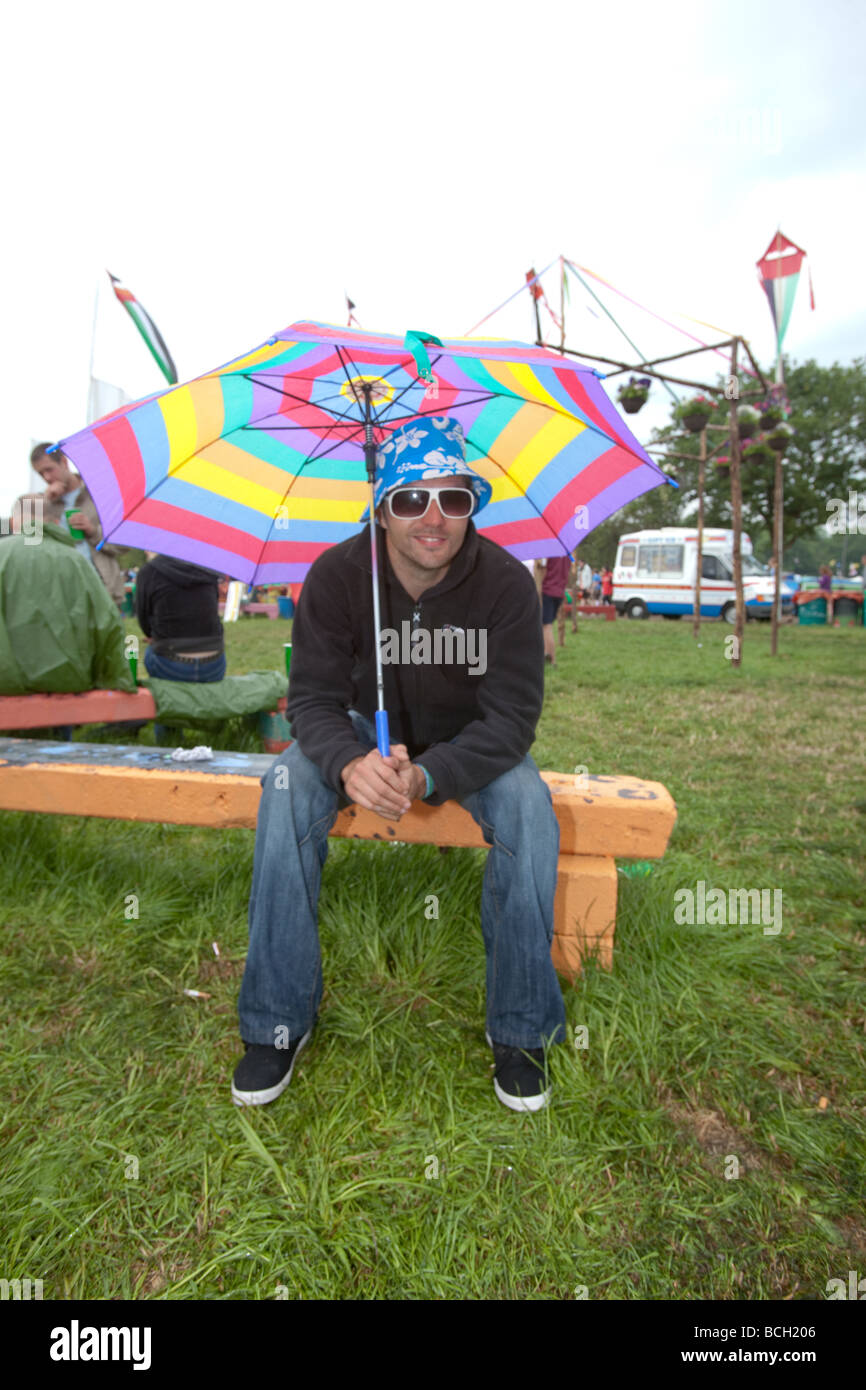 Sheltering from rain hi-res stock photography and images - Alamy