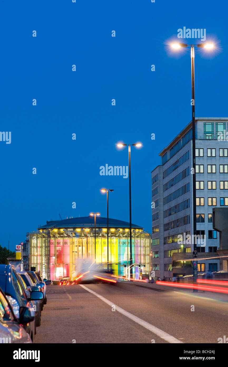 Waterloo bridge road hi-res stock photography and images - Alamy