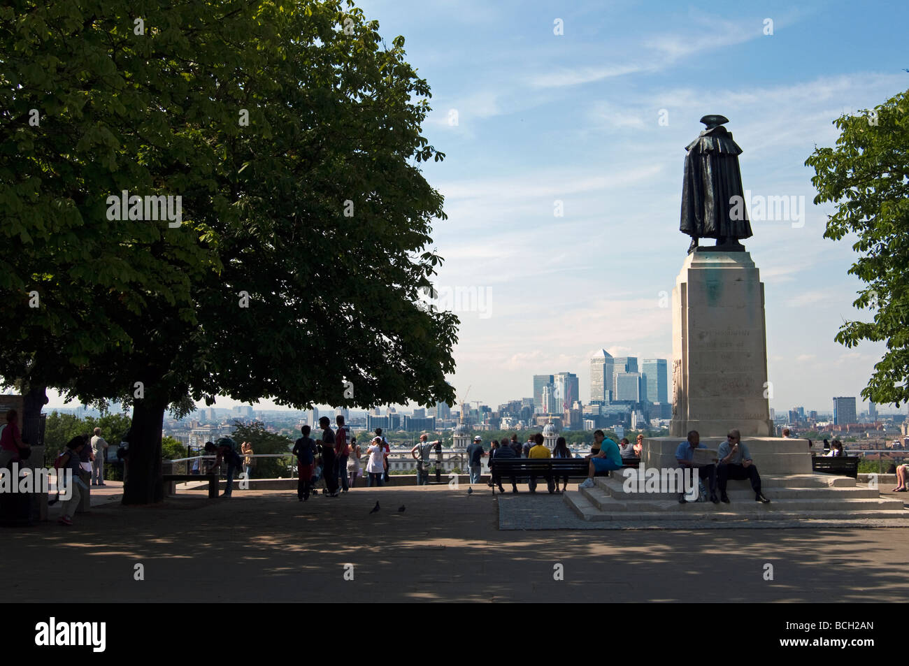 Greenwich Park, James Wolfe statue, Canary Wharf, Docklands Stock Photo ...