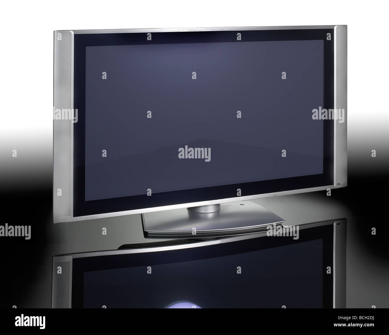 Plasma TV televisions set horizontal Stock Photo - Alamy