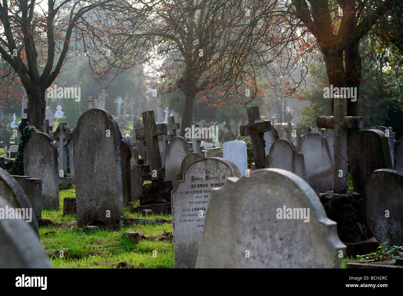 Graves in Kensal Green Cemetery Stock Photo - Alamy
