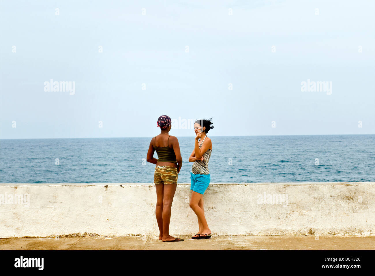 Girls on the malecon hi-res stock photography and images - Alamy