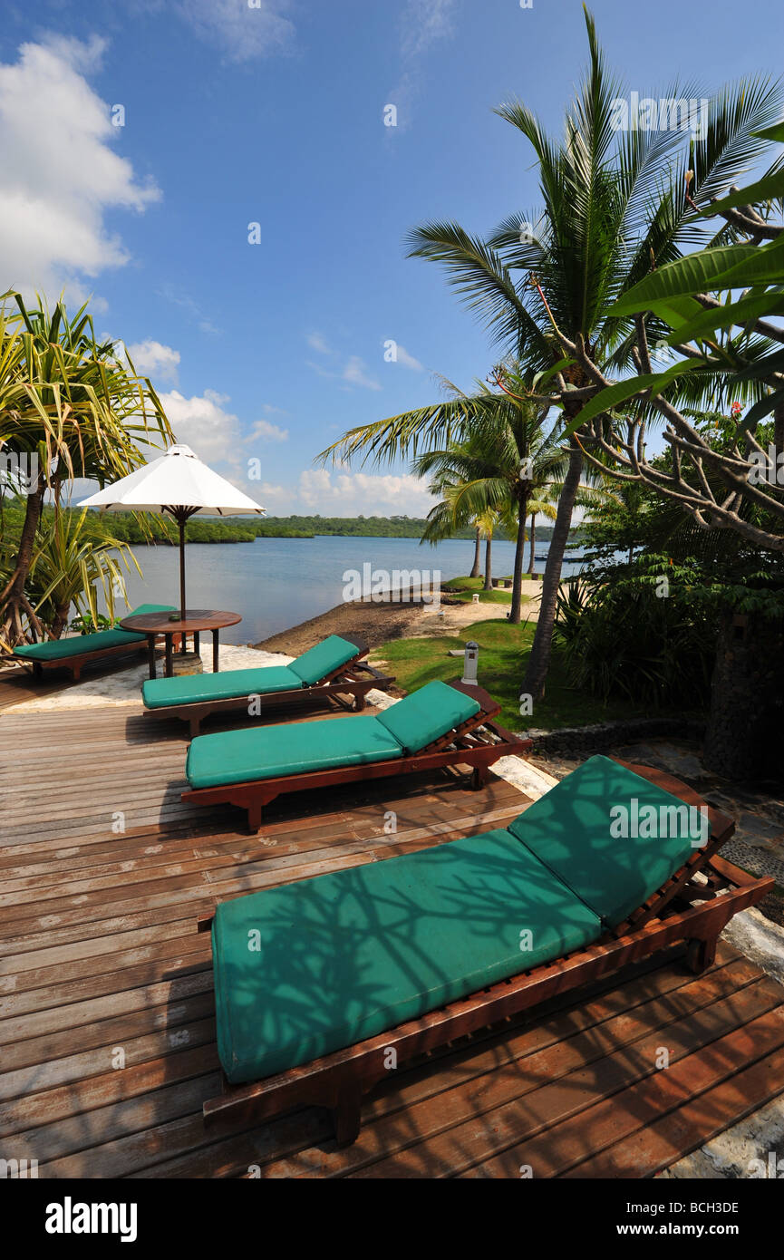 Tropical lake scenery hi-res stock photography and images - Alamy