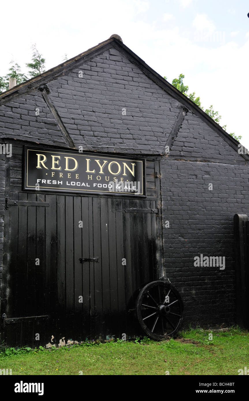 The Red Lyon Pub Restaurant, Hurley, Berkshire, UK Stock Photo - Alamy