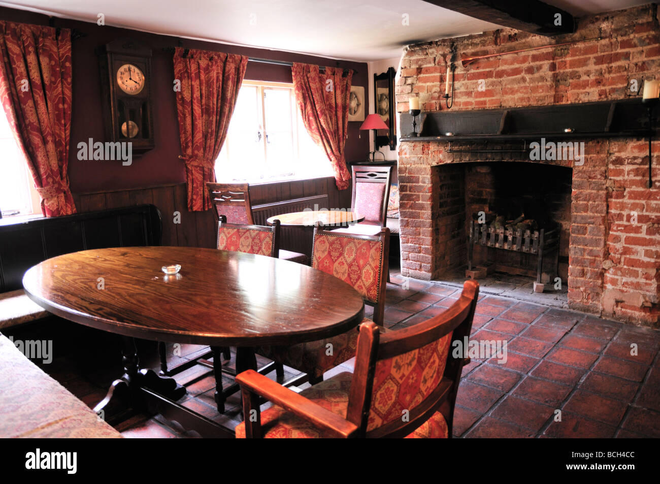 The Red Lyon Pub Restaurant, Hurley, Berkshire, UK Stock Photo - Alamy