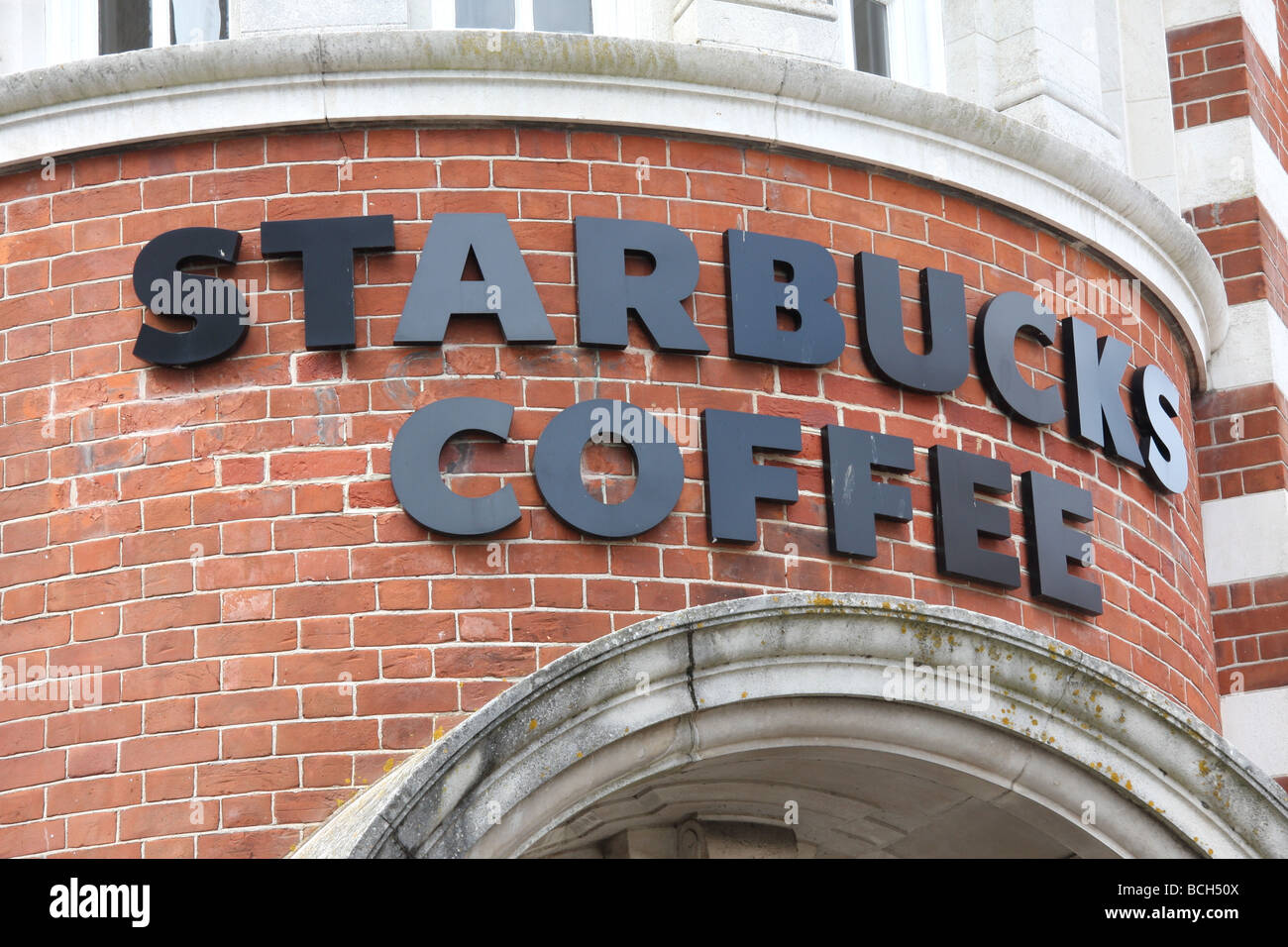 Starbucks coffee uk hi-res stock photography and images - Alamy