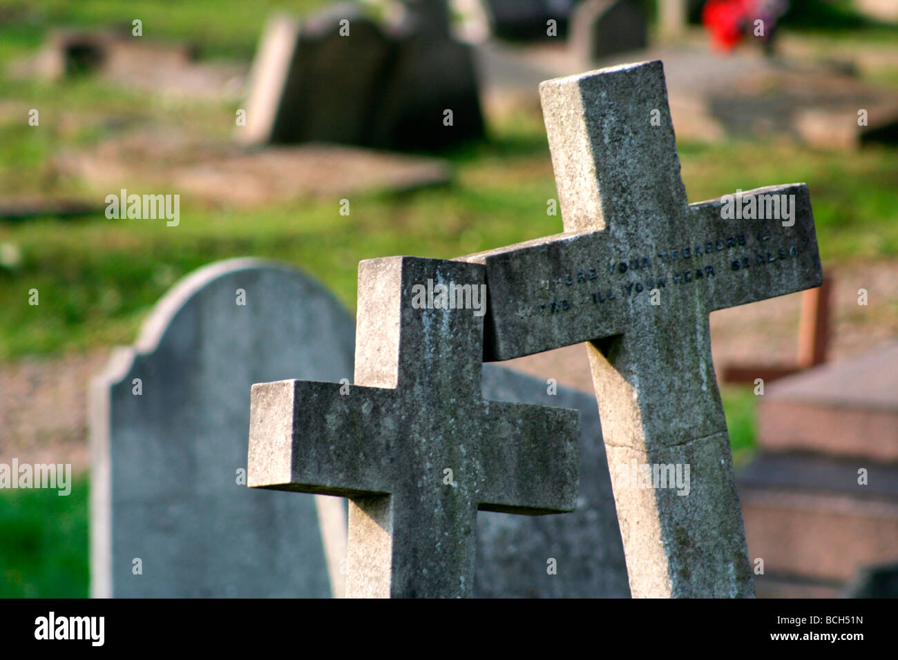 Graves in Kensal Green Cemetery Stock Photo - Alamy