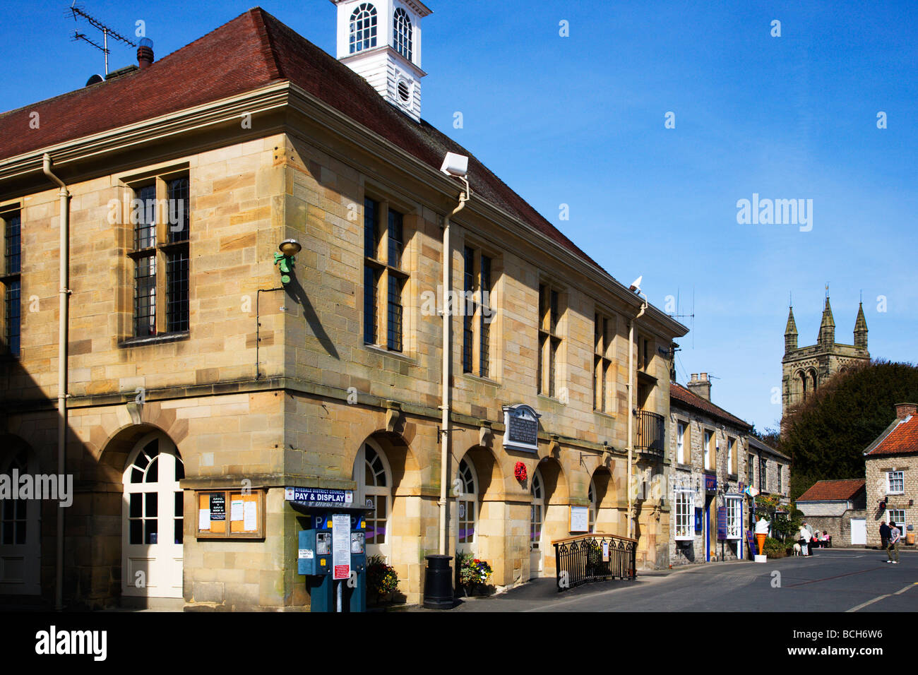 Town Hall in the Market Square Helmsley Yorkshire England Stock Photo ...