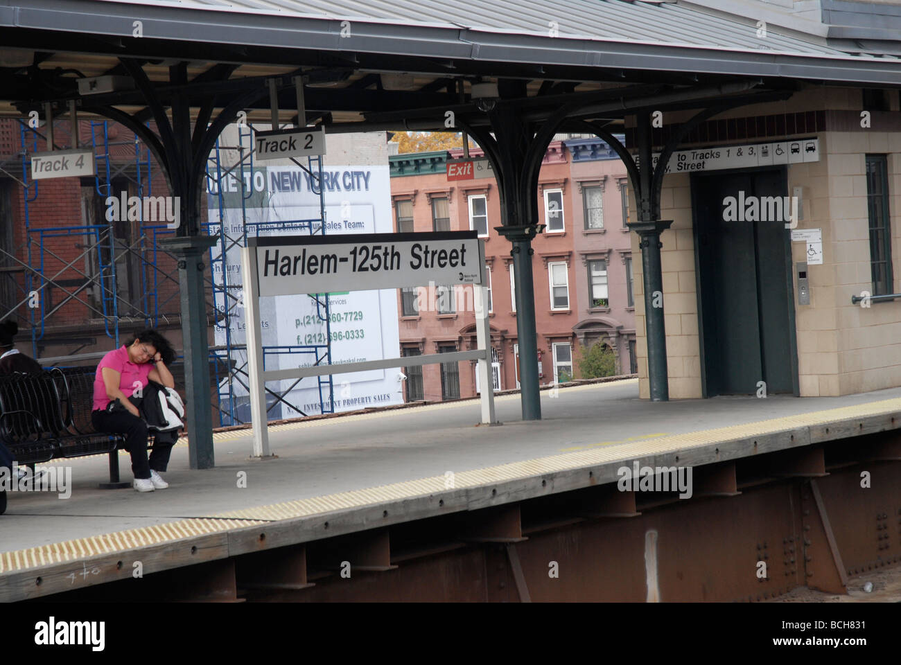 Harlem train station New York City Stock Photo - Alamy