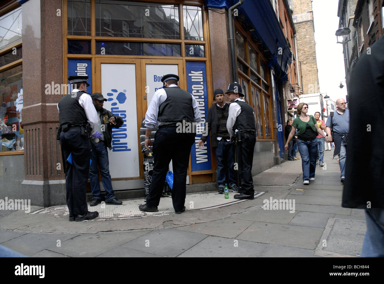 Police questioning suspect hi-res stock photography and images - Alamy