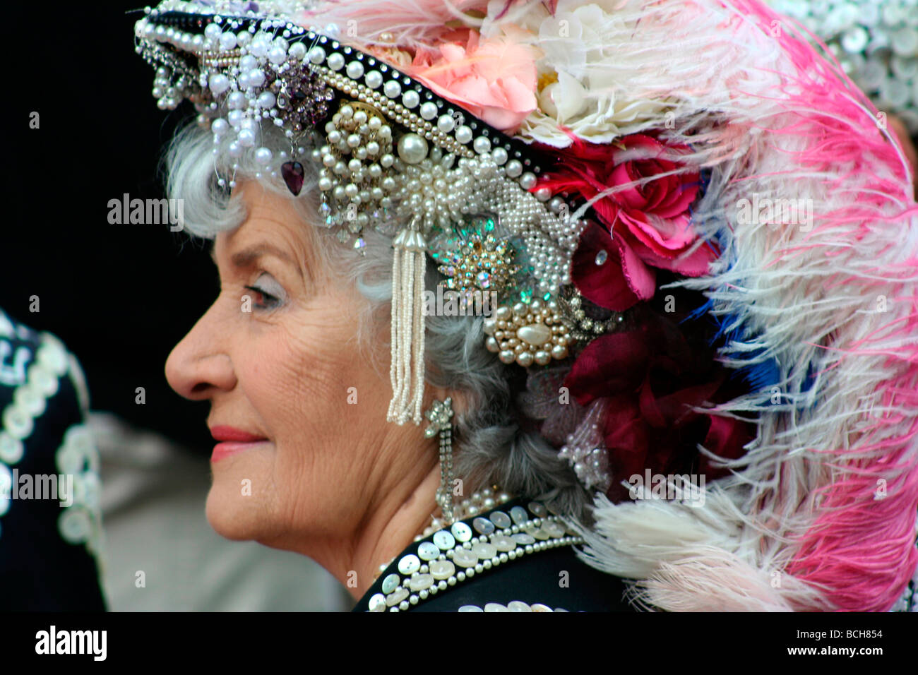 Traditional cockney costume hi-res stock photography and images - Alamy