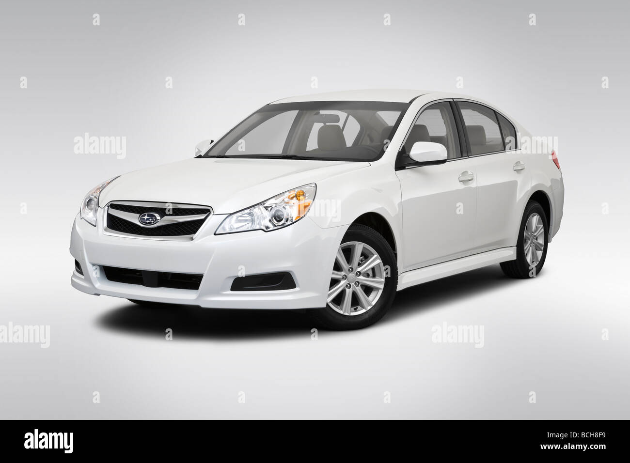 White subaru hi-res stock photography and images - Alamy