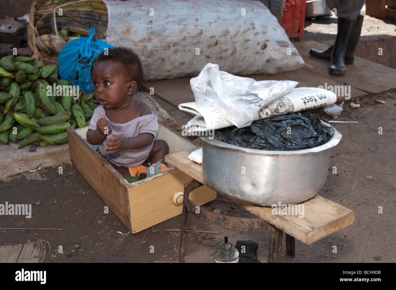 Children in African slum Stock Photo - Alamy