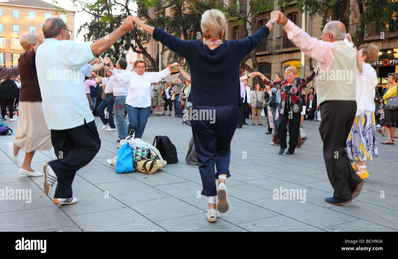 Spain sardana barcelona hi-res stock photography and images - Alamy