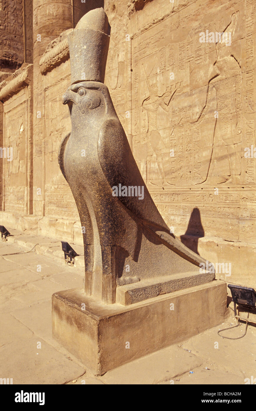 Statue of Horus Edfu Temple Edfu Egypt Stock Photo - Alamy