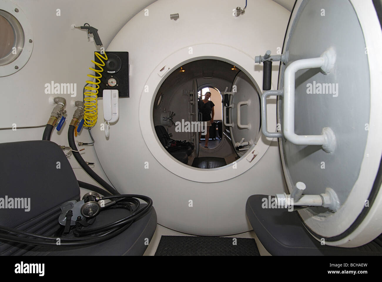 Recompression chamber hi-res stock photography and images - Alamy