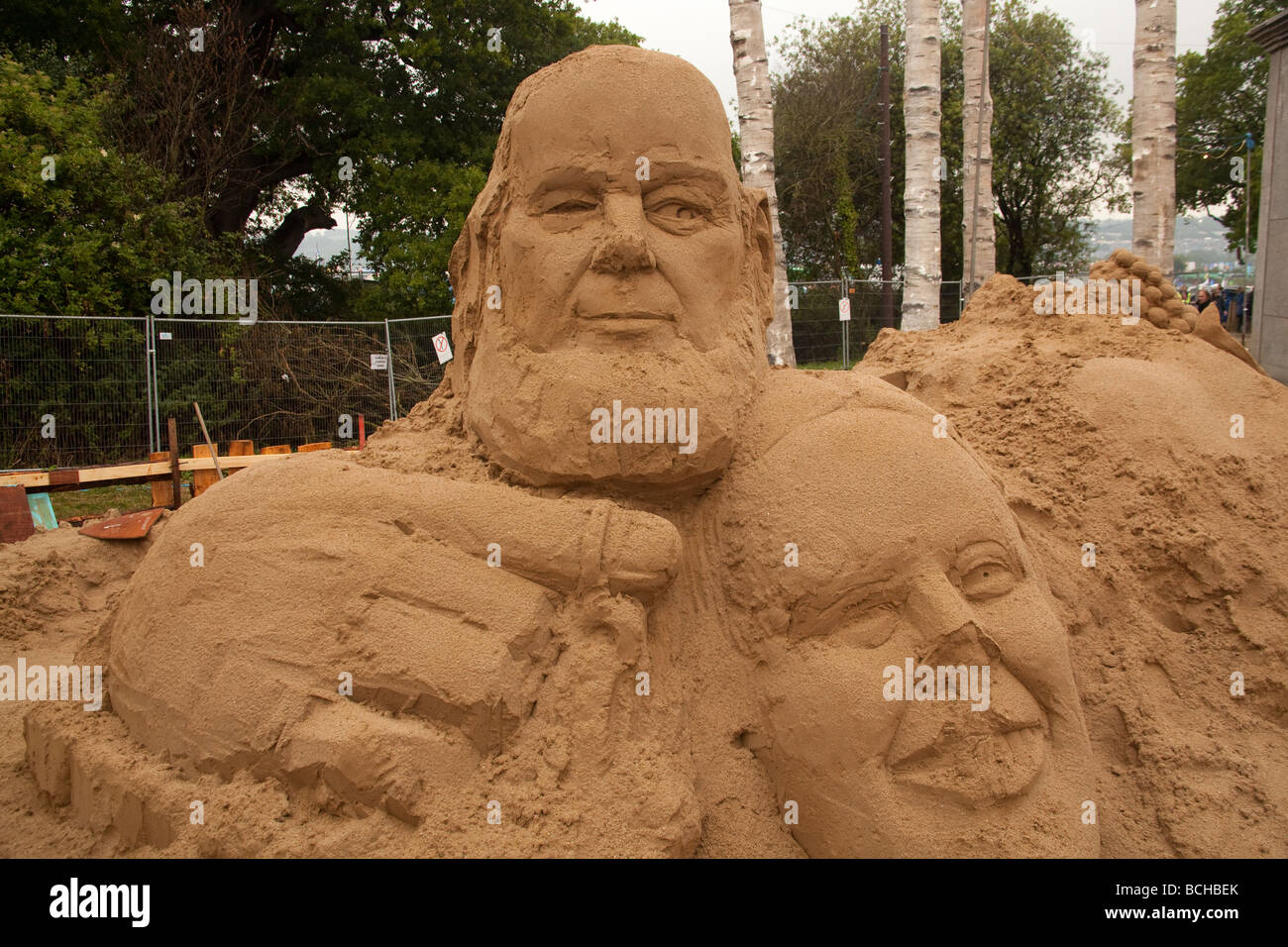 Sand sculptures of Michael and Emily Eavis at Glastonbury Festival 2009 ...
