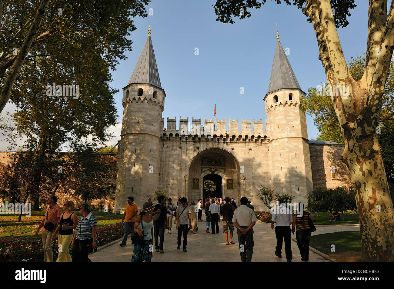 Entrance Topkapi Palace Gate of Salutation Cannon Gate Islanbul Turkey ...