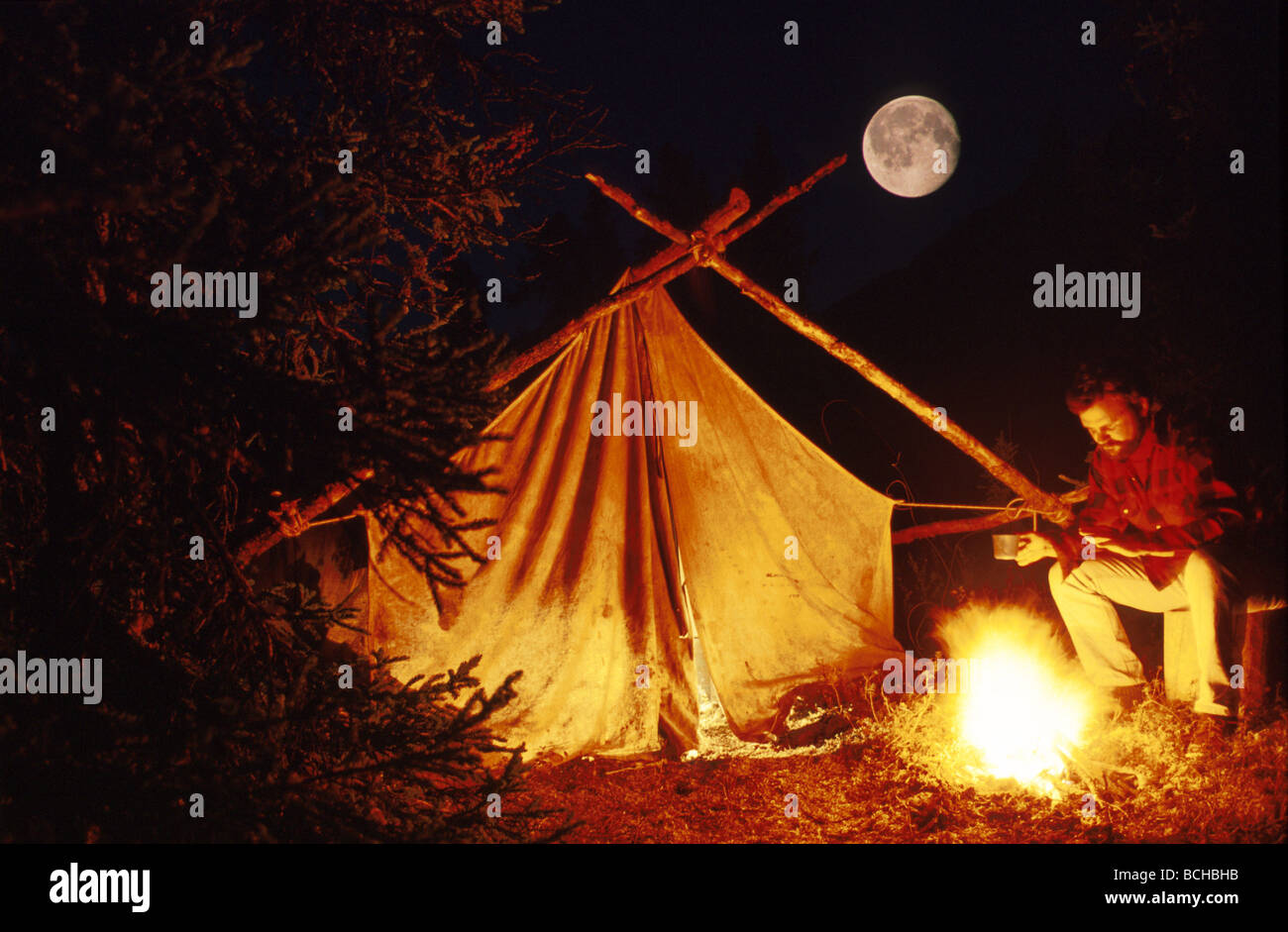Campfire full moon hi-res stock photography and images - Alamy