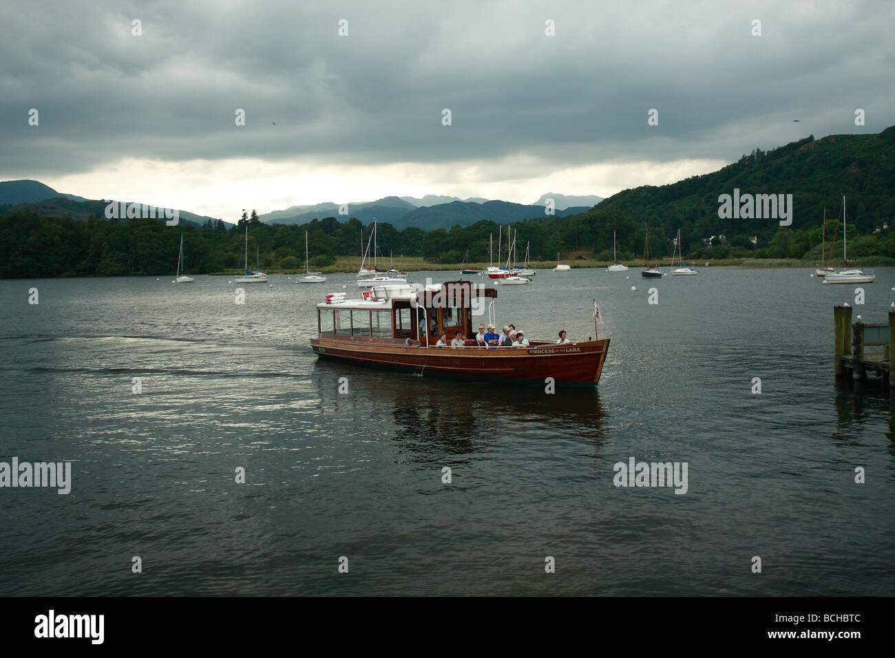 ferry on lake windermere lake district Stock Photo - Alamy