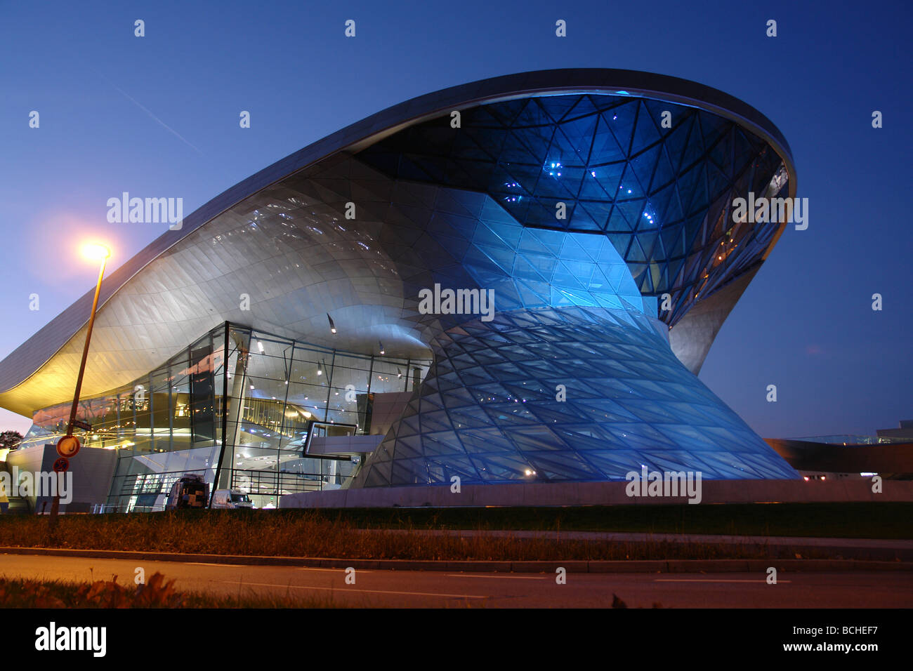 Futuristic architecture hi-res stock photography and images - Alamy