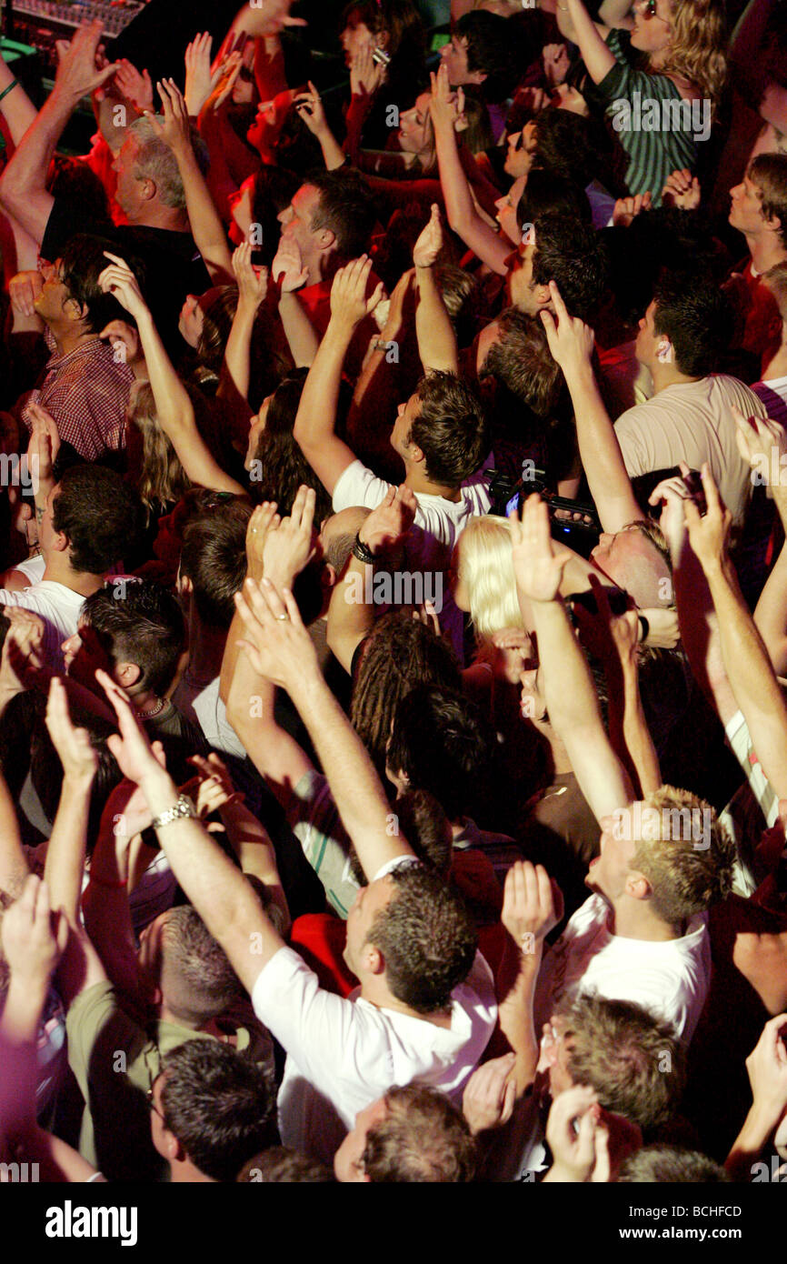 Crowded bar gig hi-res stock photography and images - Alamy