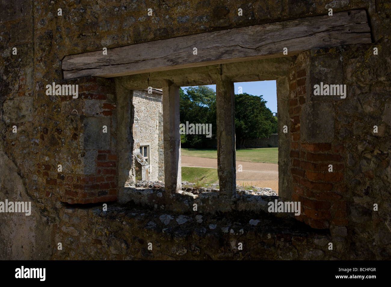 Castle ruined window hi-res stock photography and images - Alamy