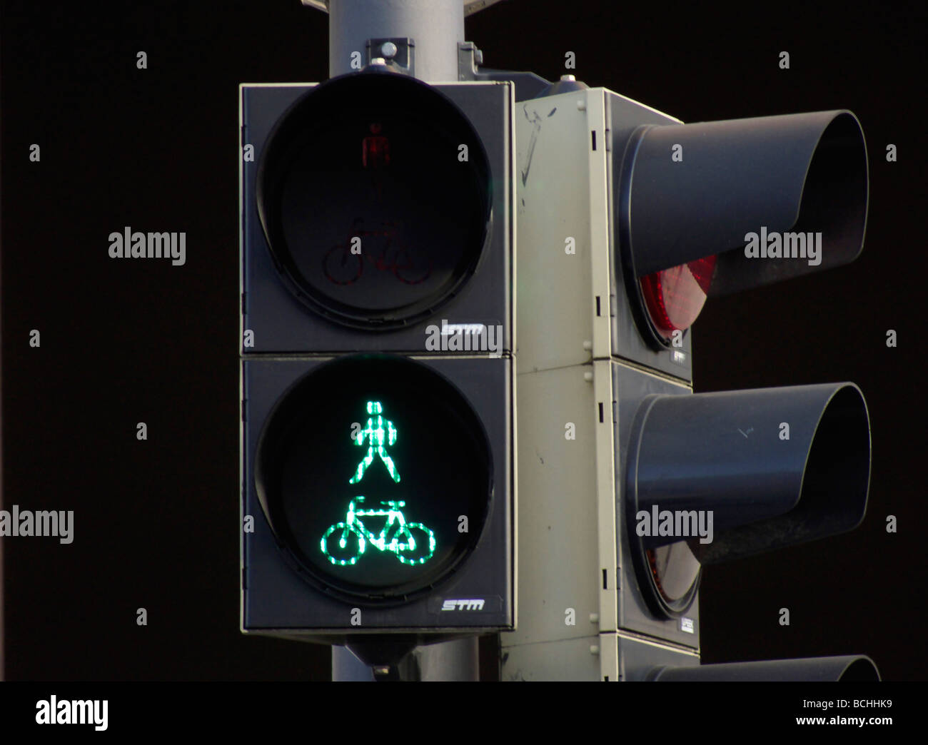 Pedestrian crossing road traffic light Stock Photo - Alamy