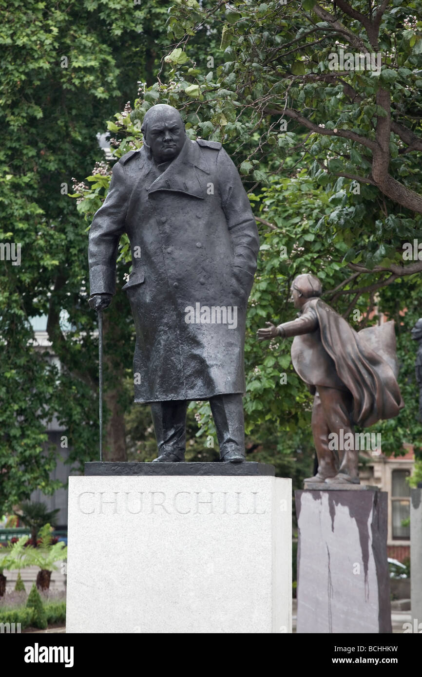 Sir winston churchill statue hi-res stock photography and images - Alamy