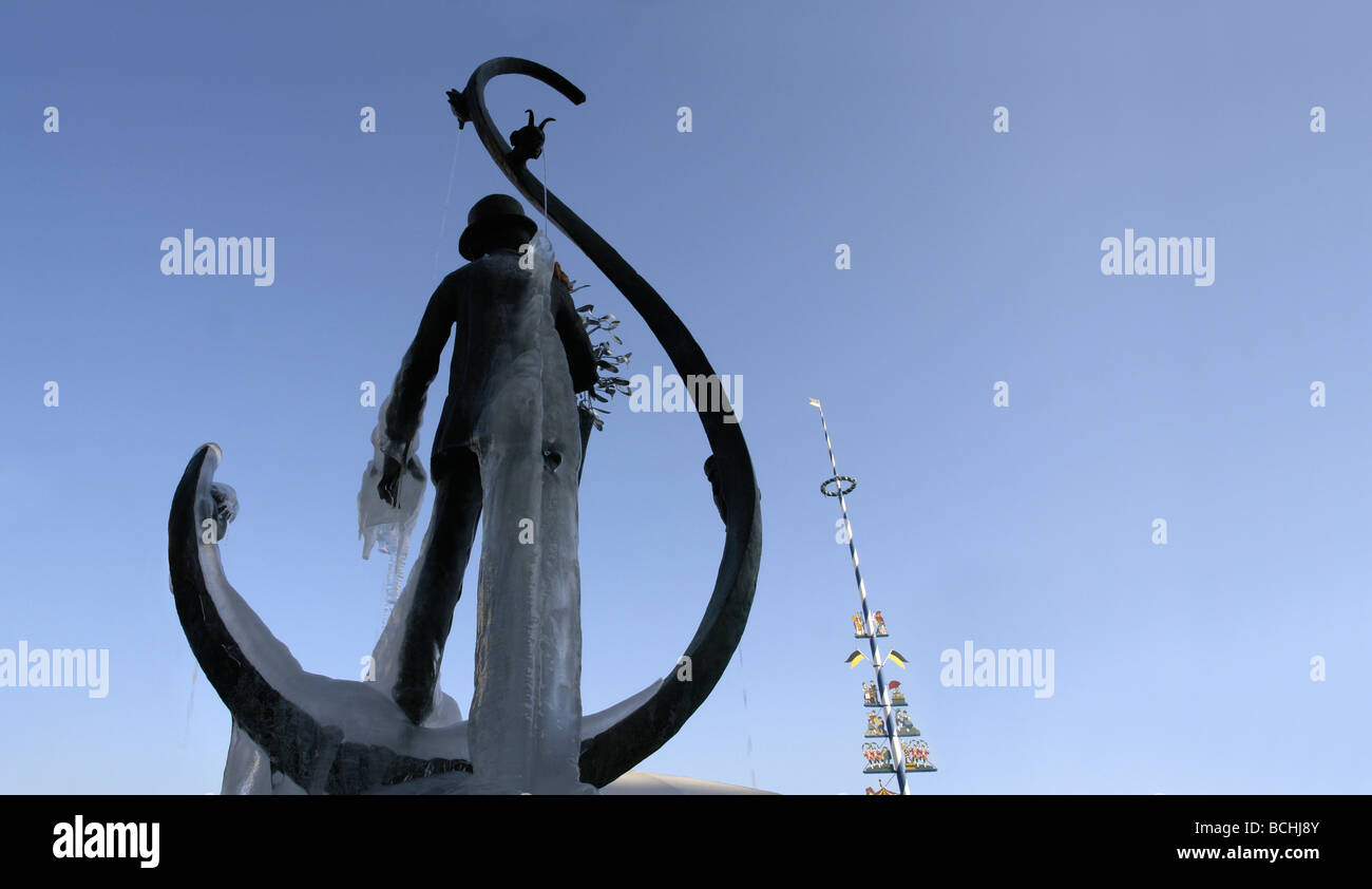 Karl Valentin statue at Viktualienmarkt Munich Germany Stock Photo - Alamy