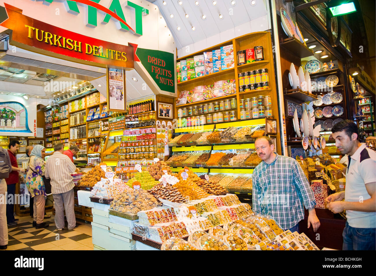 Istanbul turkey shop selling nuts hi-res stock photography and images ...