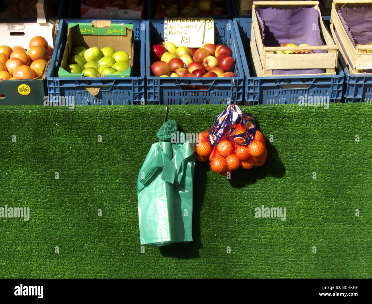 Grocery store outdoor Stock Photo - Alamy