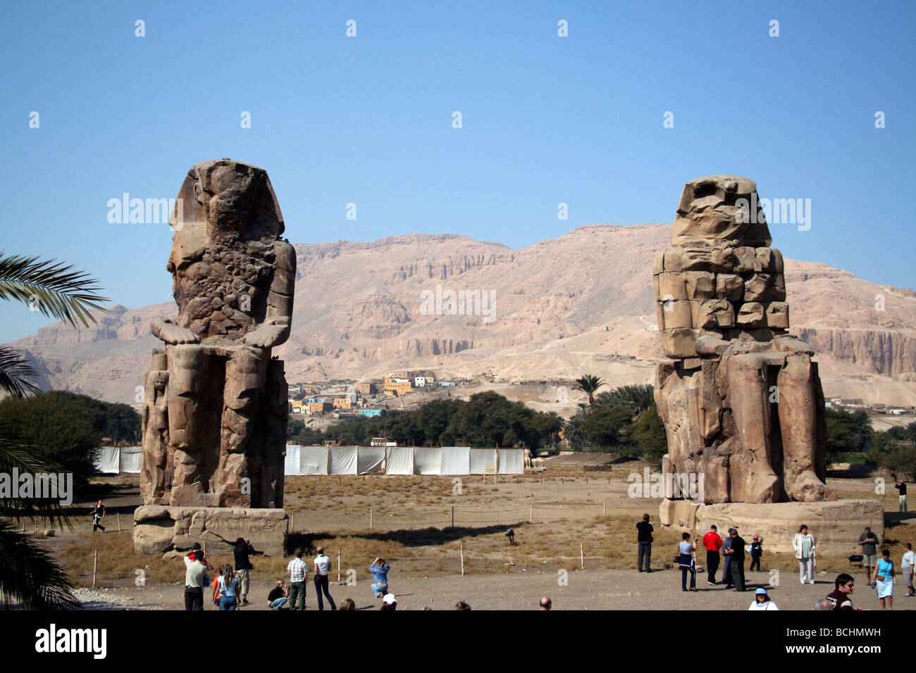 Egypt memnon colossus hi-res stock photography and images - Alamy