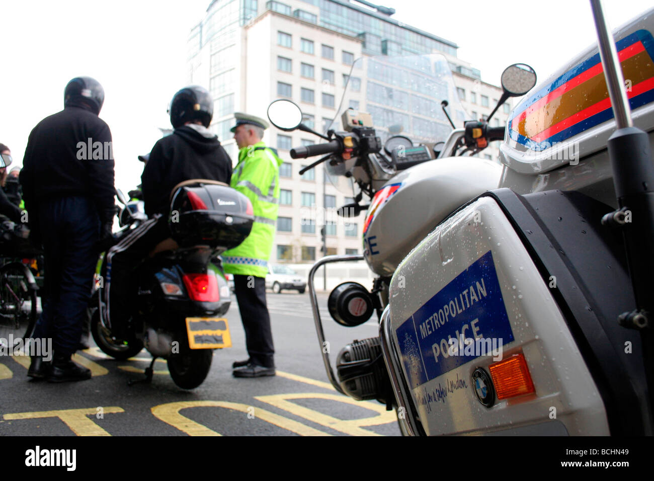 Met police officers Stock Photo - Alamy