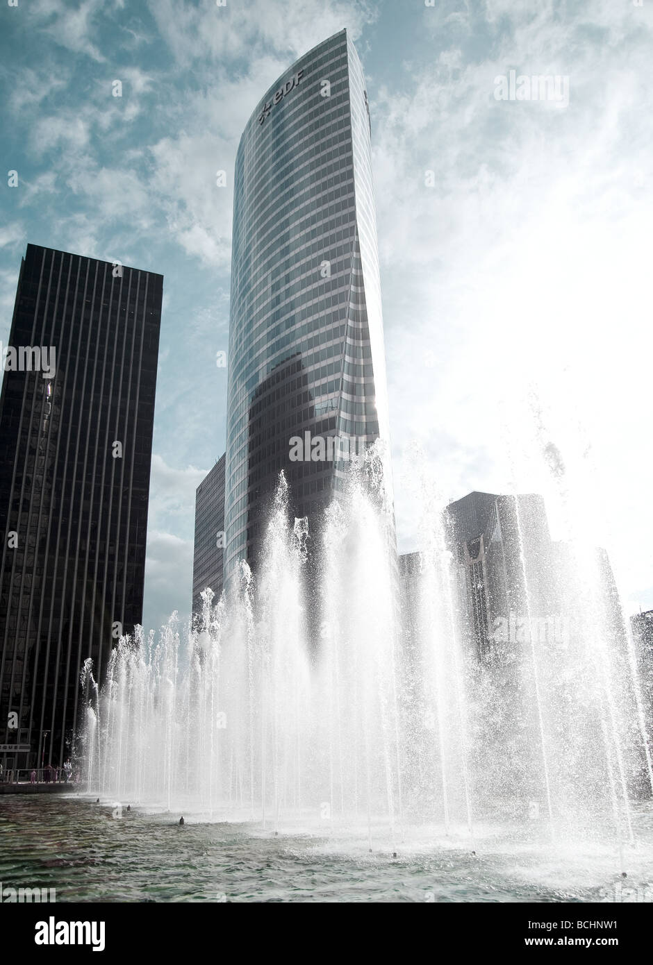 fountain and moderne architecture in Paris Stock Photo - Alamy