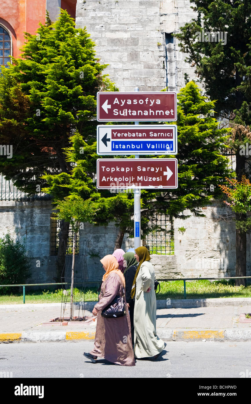 Turkey , Istanbul , Sultanahmet , ladies in hijab & robes by Topkapi ...