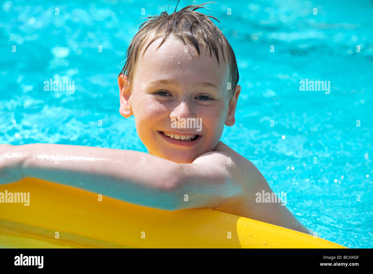 Yellow inflatable pools hi-res stock photography and images - Alamy