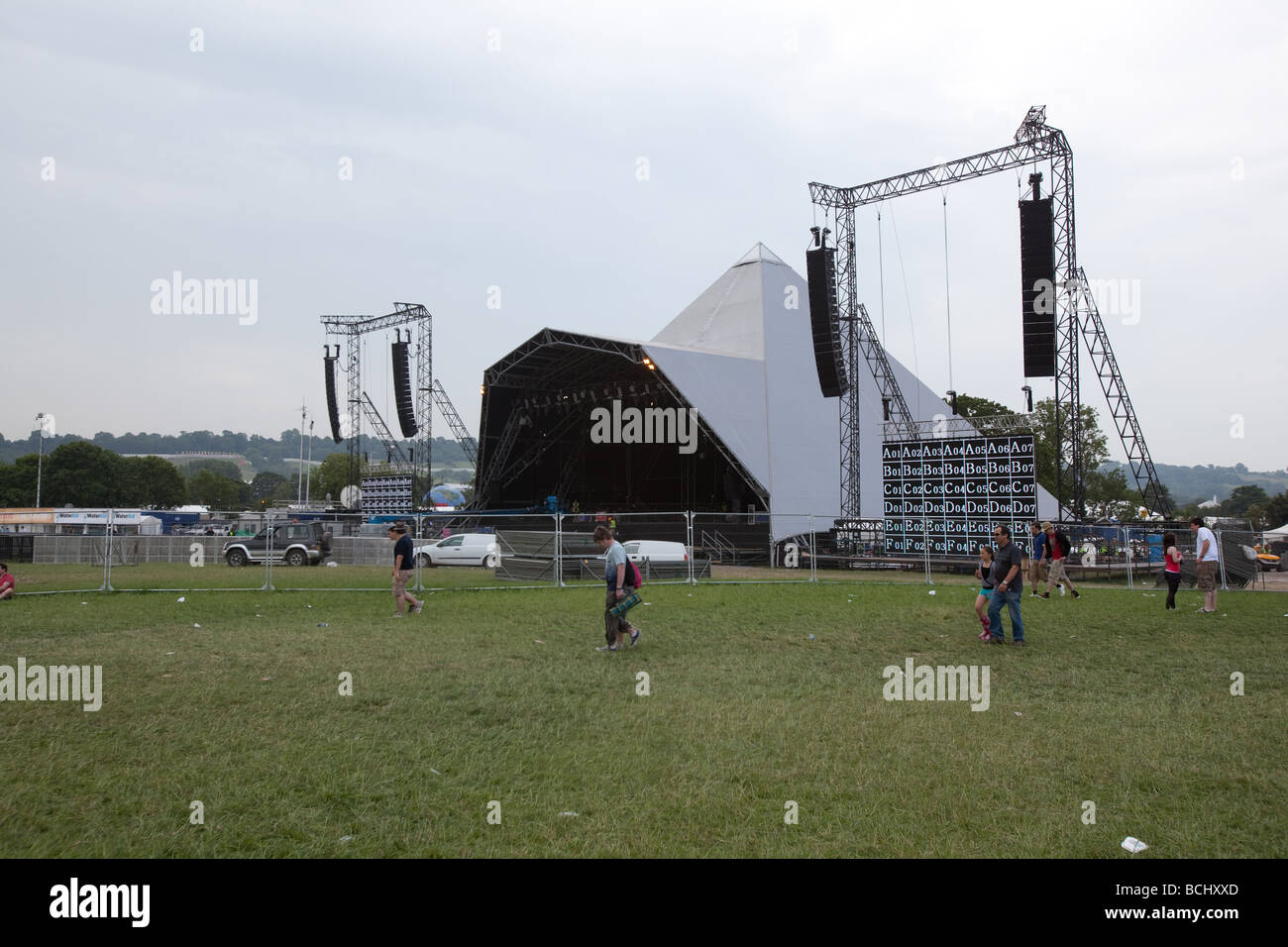 Pyramid stage at Glastonbury festival 2009 Stock Photo - Alamy