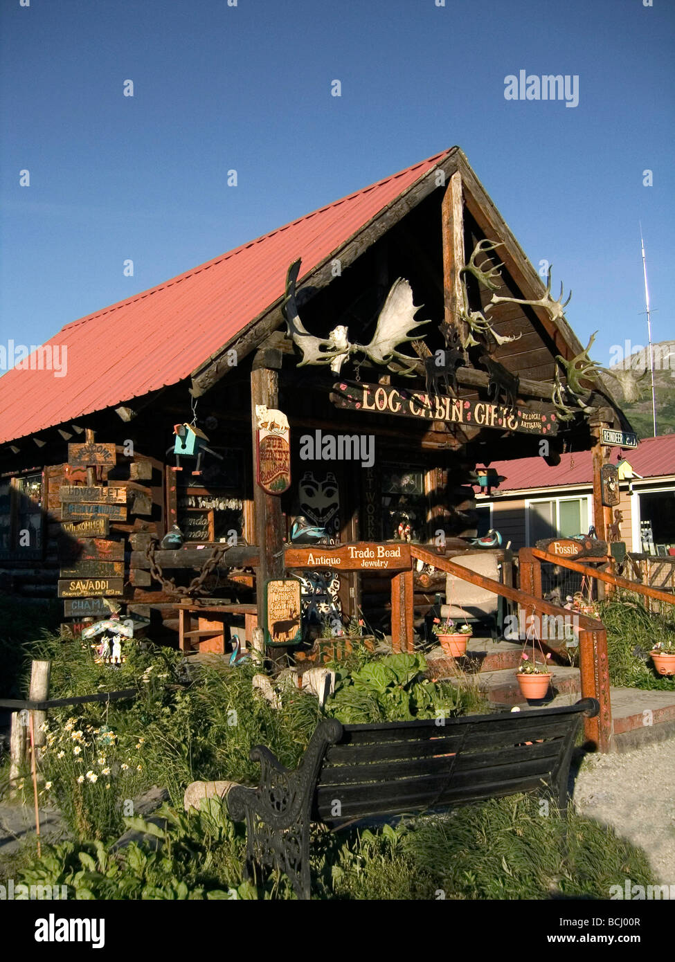 Log cabin gift shop hi-res stock photography and images - Alamy