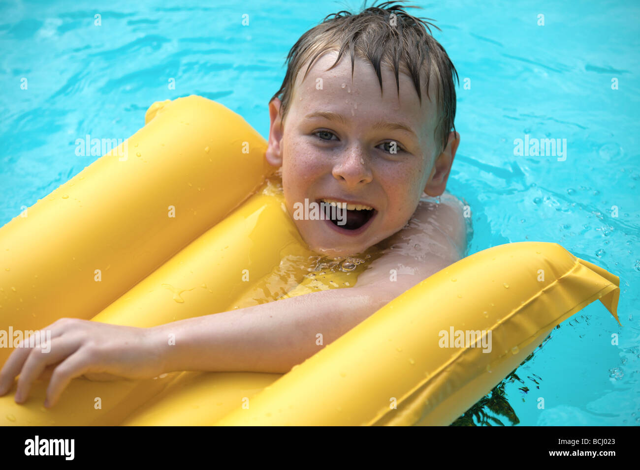 Yellow inflatable pools hi-res stock photography and images - Alamy