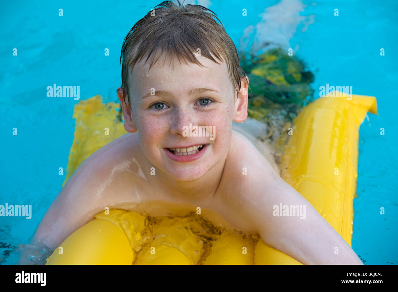 Yellow inflatable pools hi-res stock photography and images - Alamy
