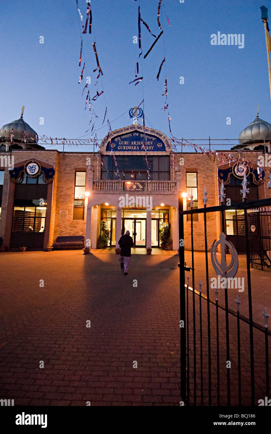 Prayers at the gurdwara hi-res stock photography and images - Alamy