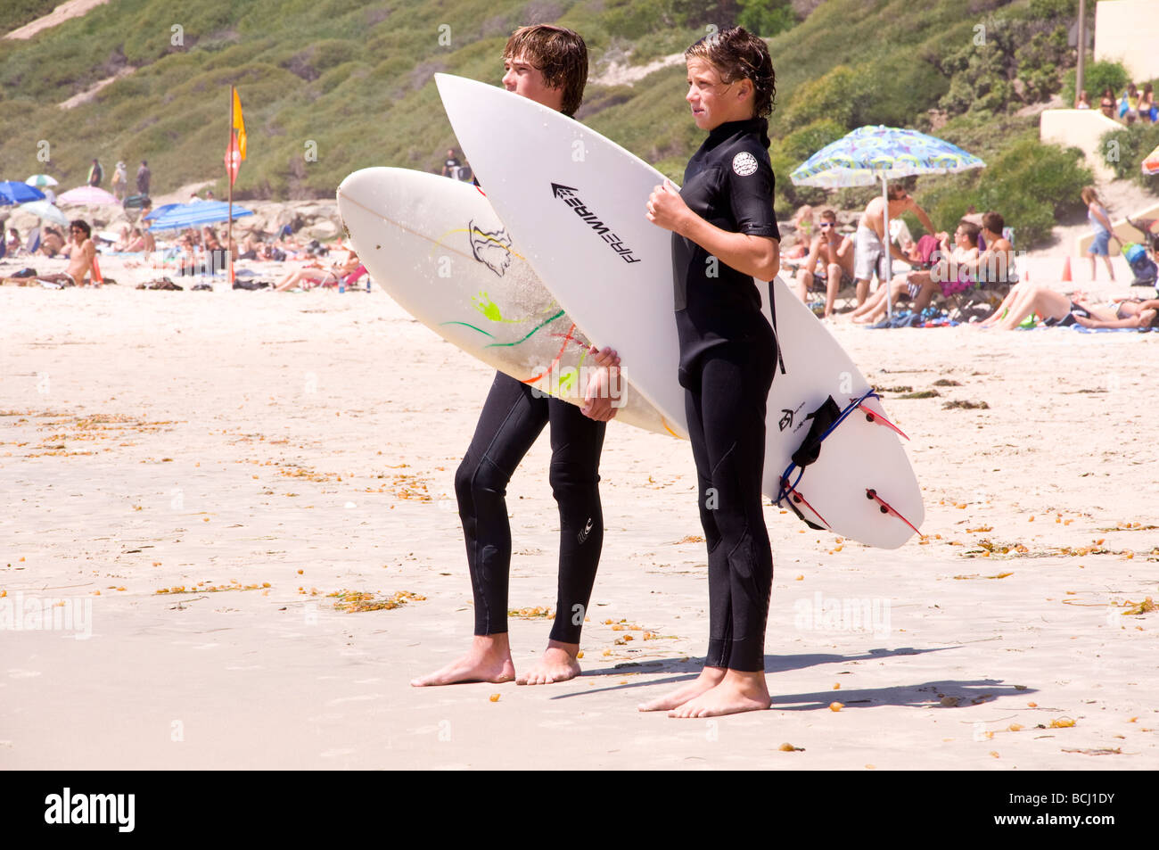 Kids surfing surfers hi-res stock photography and images - Alamy