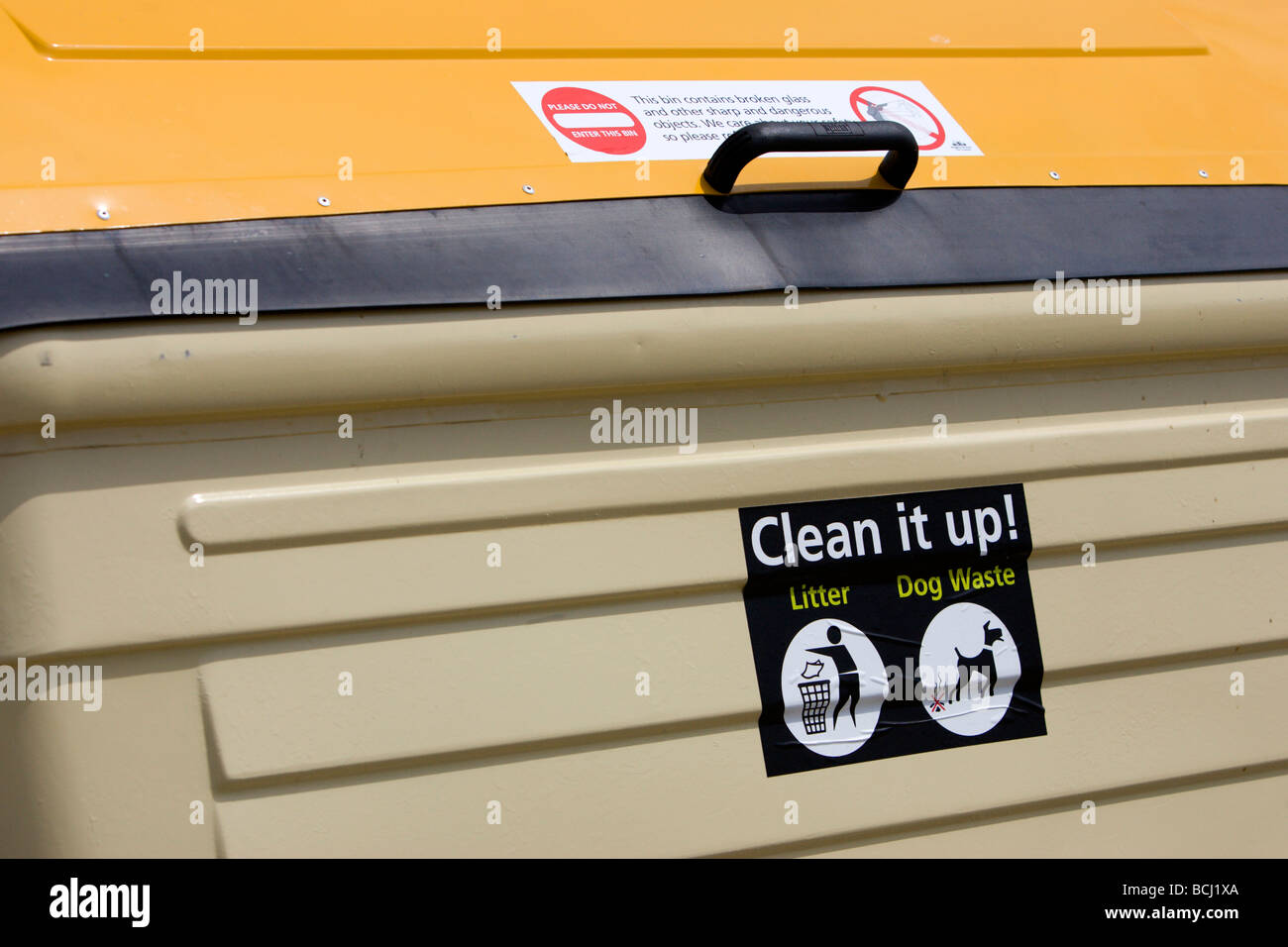 Closed waste bin hi-res stock photography and images - Alamy