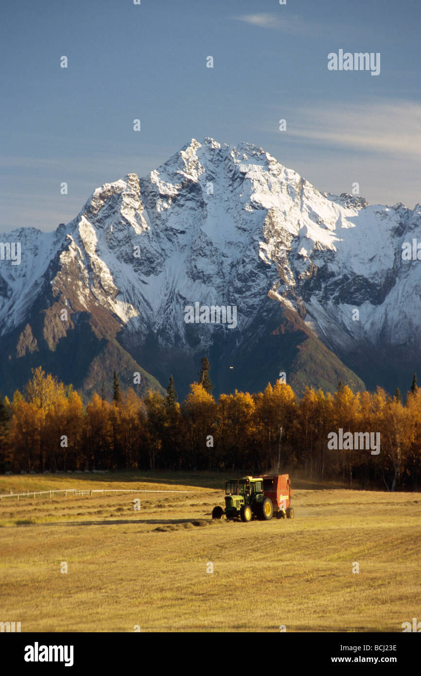 Alaska matanuska valley pioneer peak hi-res stock photography and ...