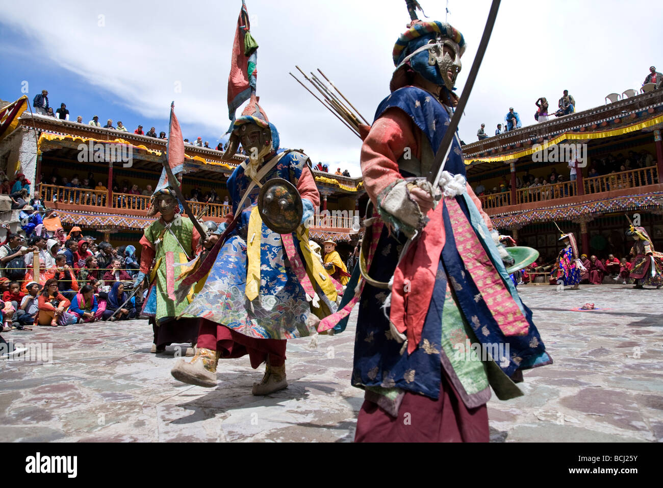 Buddhist monks dancing with traditional costumes. Hemis Gompa festival ...