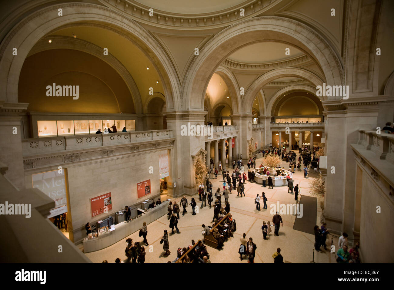 Main entry hall at the Metropolitan Museum of Art in New York City ...