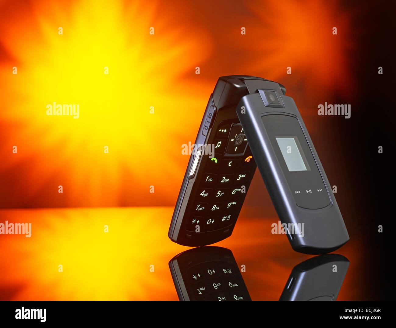 Flip phone handset hi-res stock photography and images - Alamy