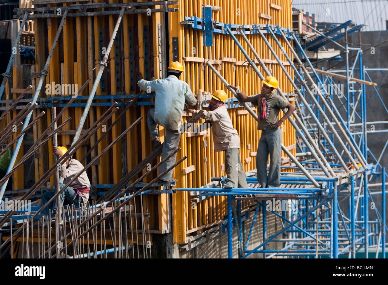Indian labour works construction site hi-res stock photography and ...